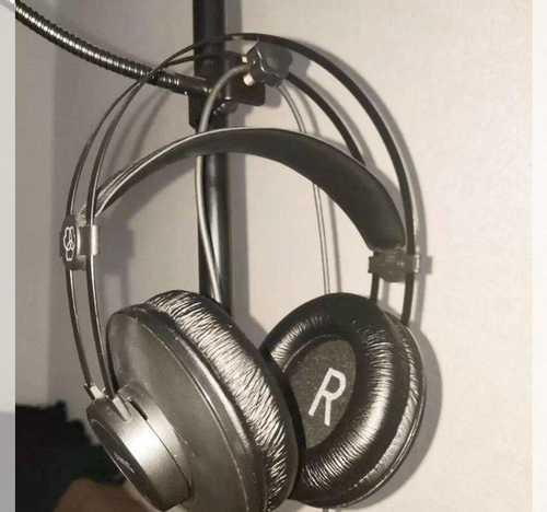 Студийные наушники AKG K52