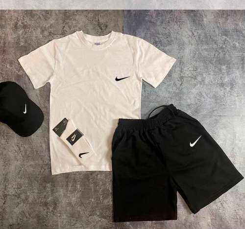 Футболка и шорты Nike 4 в 1