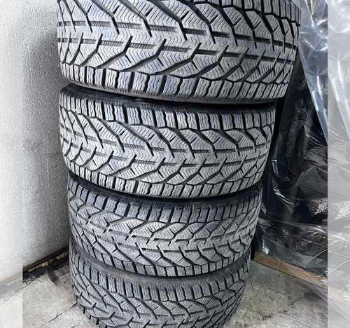 Tigar Winter 235/45 R18