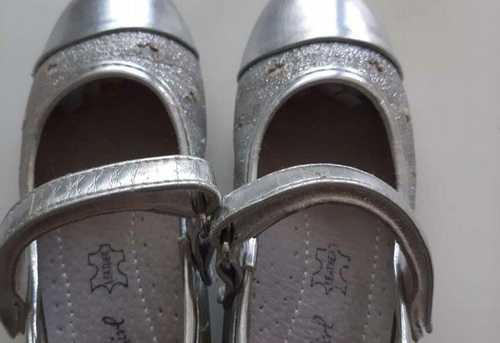Две пары Обуви для девочки 26-27