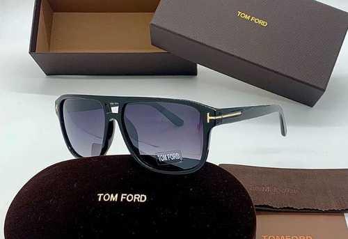 Солнцезащитные очки Tom Ford солнечные