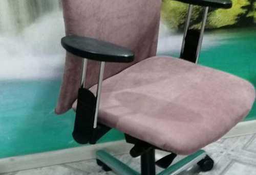 Компьютерное кресло отл сост крепкое