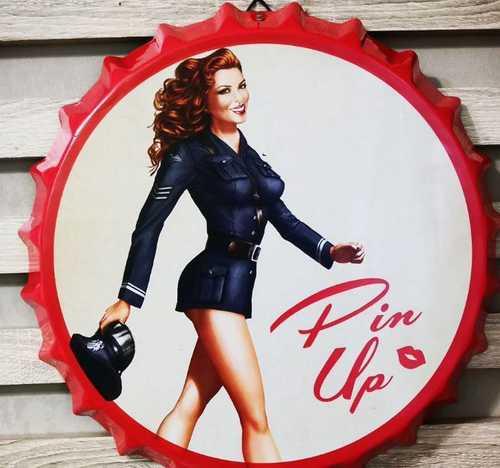 Декор на стену пробка пивная Pin up девушка