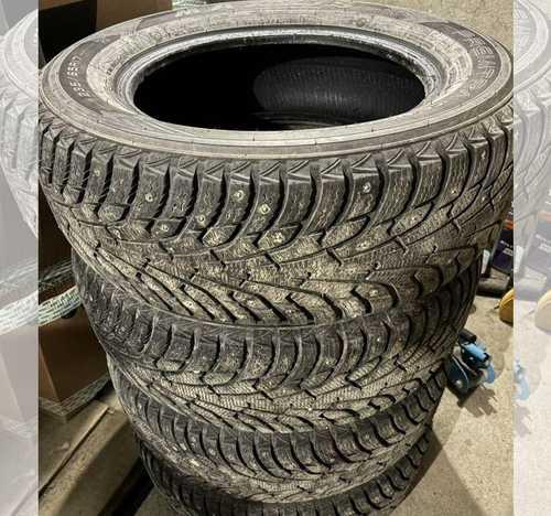 Maxxis NP5 Premitra Ice Nord 235/65 R17