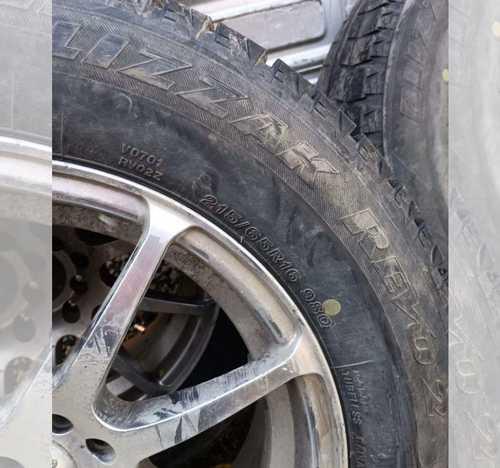 Bridgestone Blizzak Revo2 215/65 R16