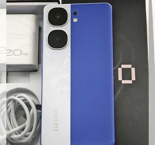 Vivo iQOO Neo9S Pro , 12/256 ГБ