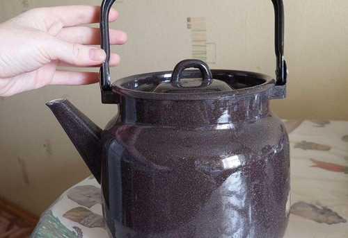 Коричневый эмалированный чайник