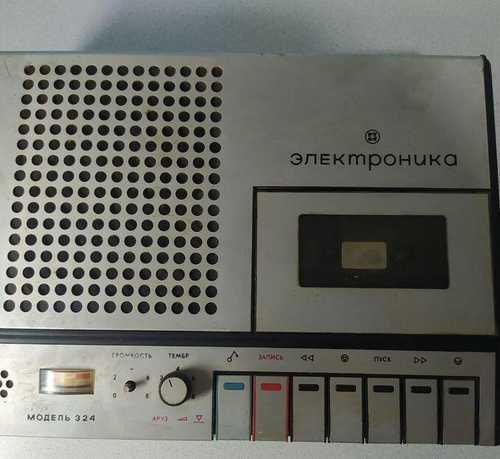 Кассетный магнитофон Электроника 324 1983 года