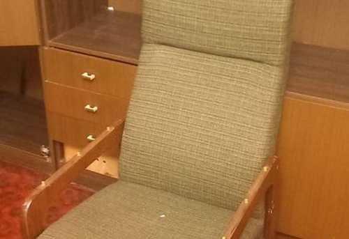 Кресло на ножках две штуки, шкаф, диван, серавнт