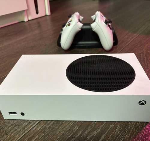 Xbox series s   2 геймпада   зарядная станция
