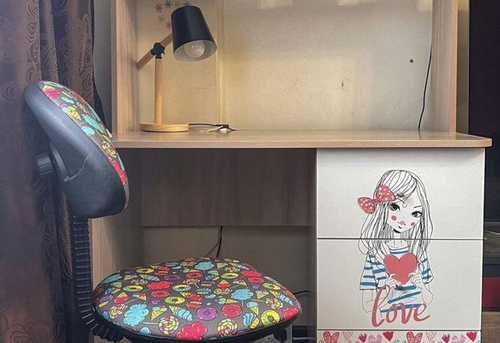 Письменный стол для школьника и стул