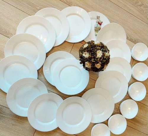 Набор столовой посуды из 16 больших тарелок