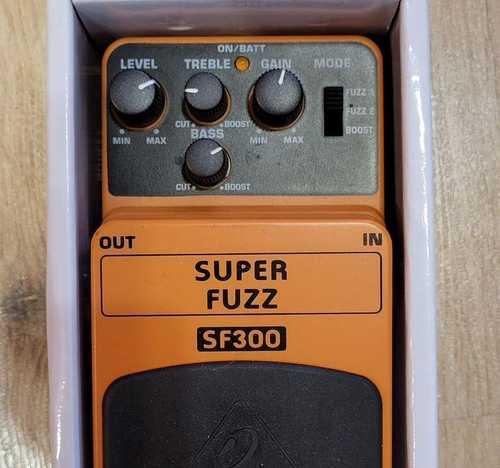 Гитарная педаль Behringer Super Fuzz SF 300