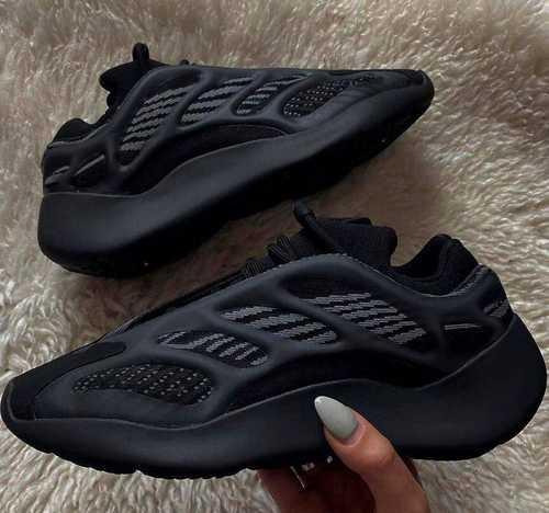 Кроссовки Adidas Yeezy 700 v3