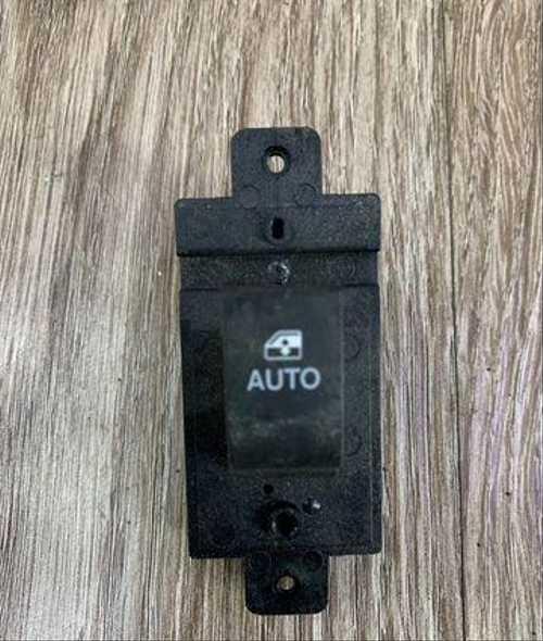 Кнопка стеклоподъемника задняя правая Opel Antara