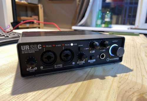 Behringer UR 22C