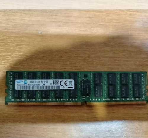 Оперативная память Samsung 16-GB M393A2G40DB0-CPB