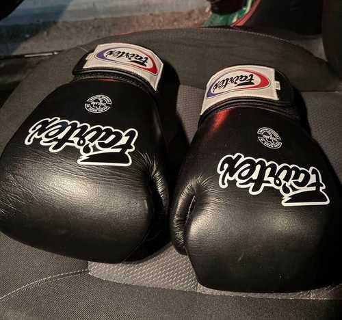 Боксерские перчатки Fairtex