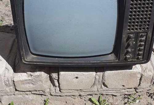 Телевизор черно белый Юность 406 Д