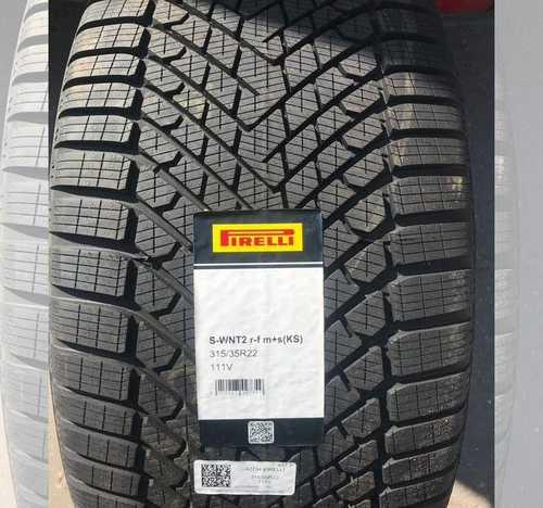 Pirelli Scorpion Winter 2 275/40 R22 и 315/35 R22 111V