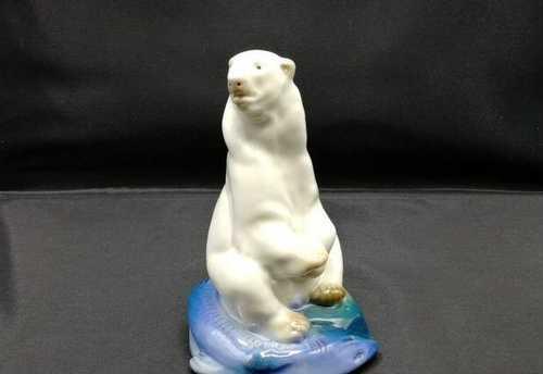 Фарфоровая статуэтка Белый медведь Старая Гжель