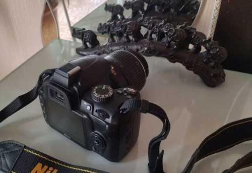 Зеркальный фотоаппарат Nikon D3000 как новый