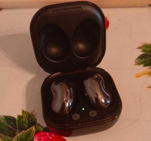 Беспроводные наушники Samsung Galaxy Buds Live sm