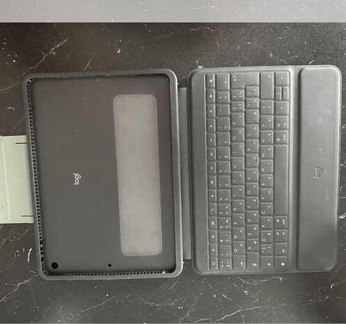 Logitech Rugged Folio (чехол-клавиатура) для iPad