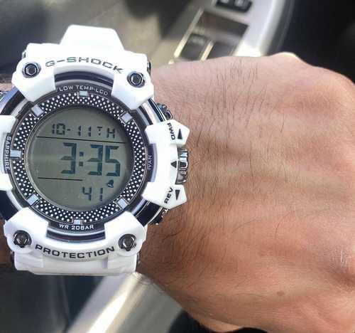 Часы Casio G-Shock MTG-B1000 белые