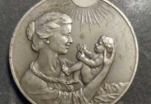 Медаль родившейся в Ленинграде