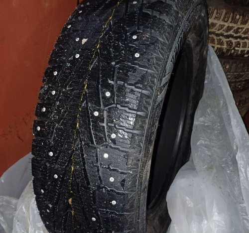 Roadstone Winguard WinSpike SUV 225/65 R17 106T