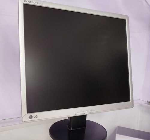 Монитор LG 19'' квадрат с гарантией