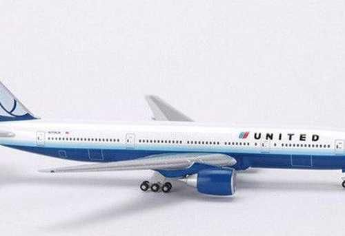 506687 Самолет Boeing 777-200 United Air 1:500