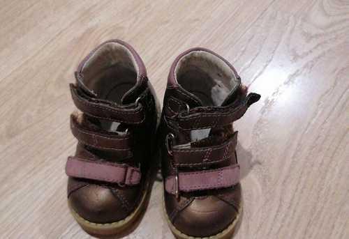 Ботинки детские на первые шаги
