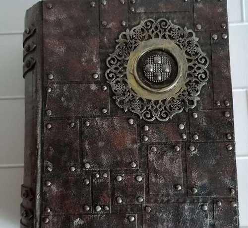Шкатулка-книга в средневековом стиле