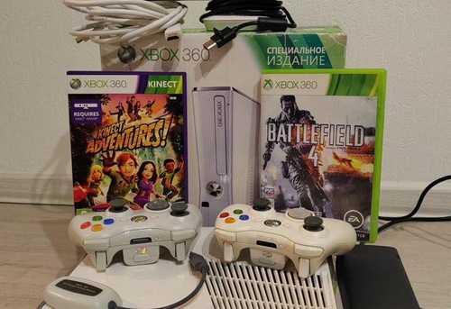 Белый Xbox 360 с Kinect, 2 геймпадами и играми