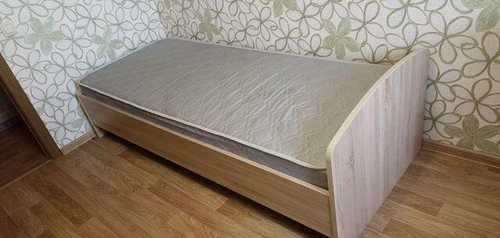 Кровать односпальная с пружинным матрасом