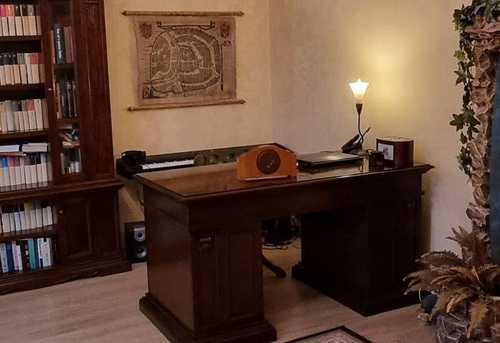 Письменный стол с компьютерным креслом