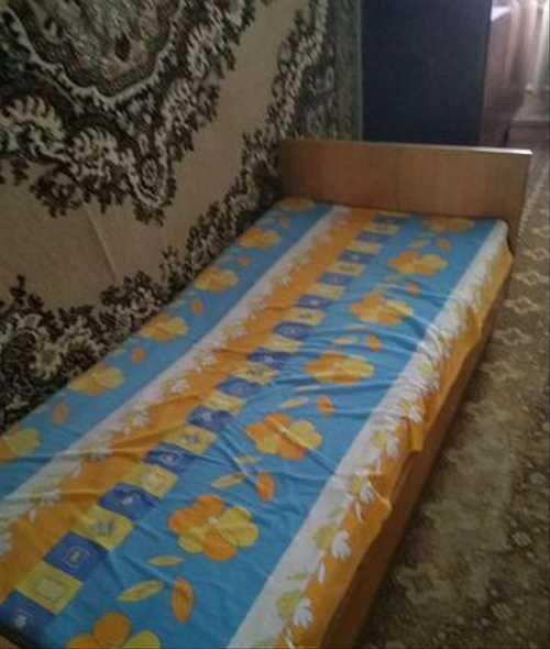 2 кровати, шифонер, сервант, стол-тумба