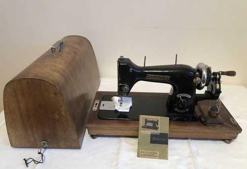 Антикварная швейная ручная машинка Panonia