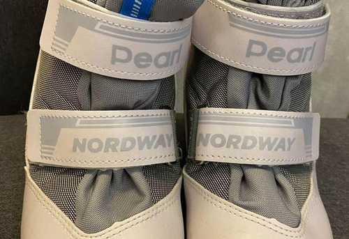 Лыжные ботинки фирмы "Nordway"