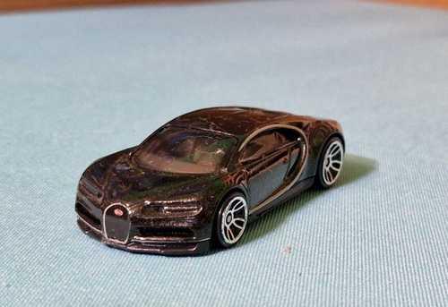 Машинка Hot wheels 16 bugatti chiron чёрная