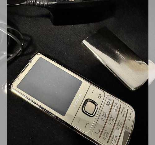 Nokia 6700 classic Gold Edition