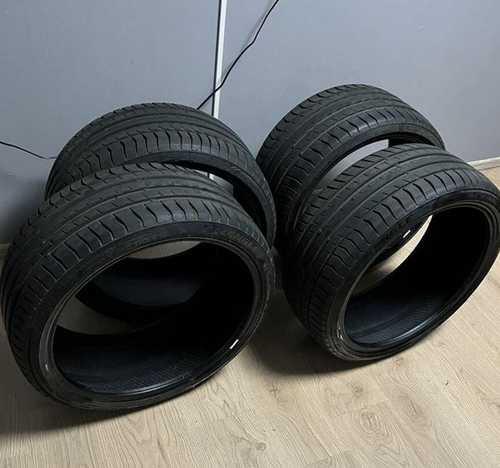 Triangle EffeXSport TH202 235/35 R19 и 265/30 R19 93Y