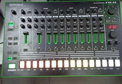 Roland TR-8 (с расширением 7X7)