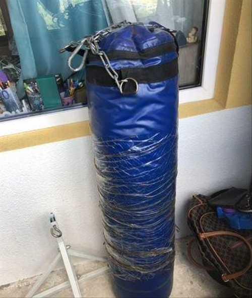 Боксерский мешок с кронштейном крепления