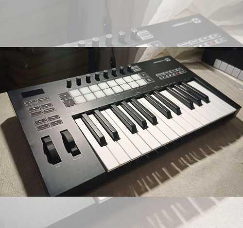 Миди клавиатура Novation Launchkey 25 mk3