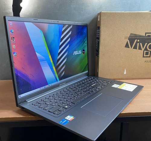 Asus VivoBook 17,3"IPS/i5-1235U/Iris Xe/16/512Gb