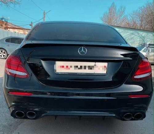 Диффузор с насадками в стиле 53 AMG Mercedes-Benz