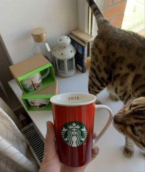 Чашка Starbucks красная
